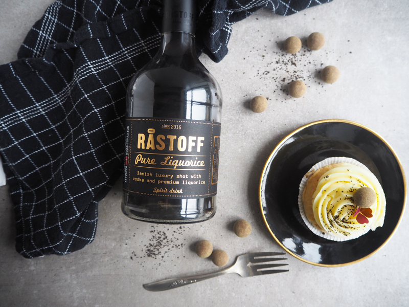 Svampede lakrids muffins med Råstoff Pure Liquorice - Spritfabrikken ...