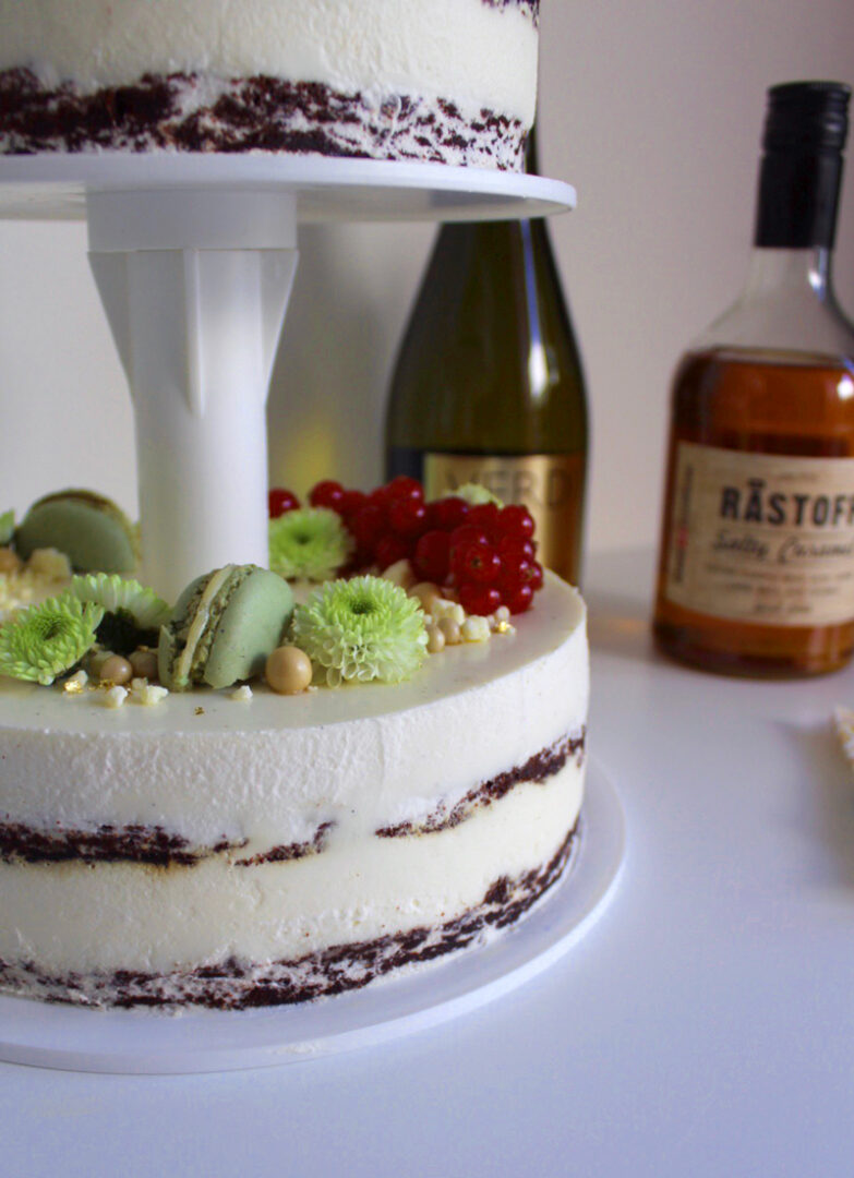 Eventyrlig bryllupskage med Råstoff Salty Caramel og Verdi ...
